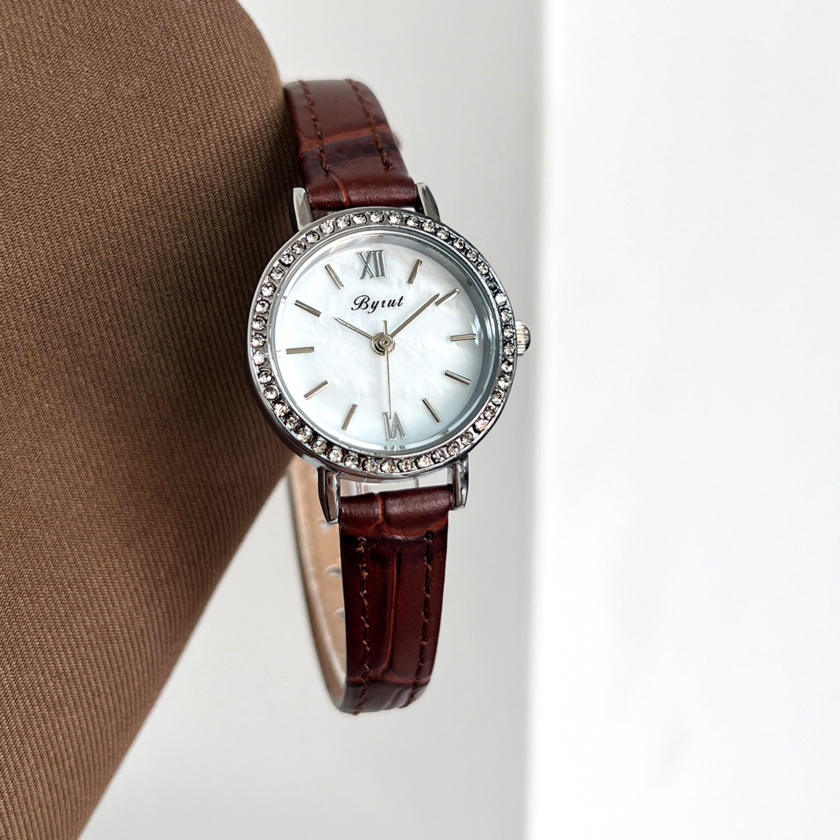 VICTORIA PEARL WATCH – Mark & Reeves